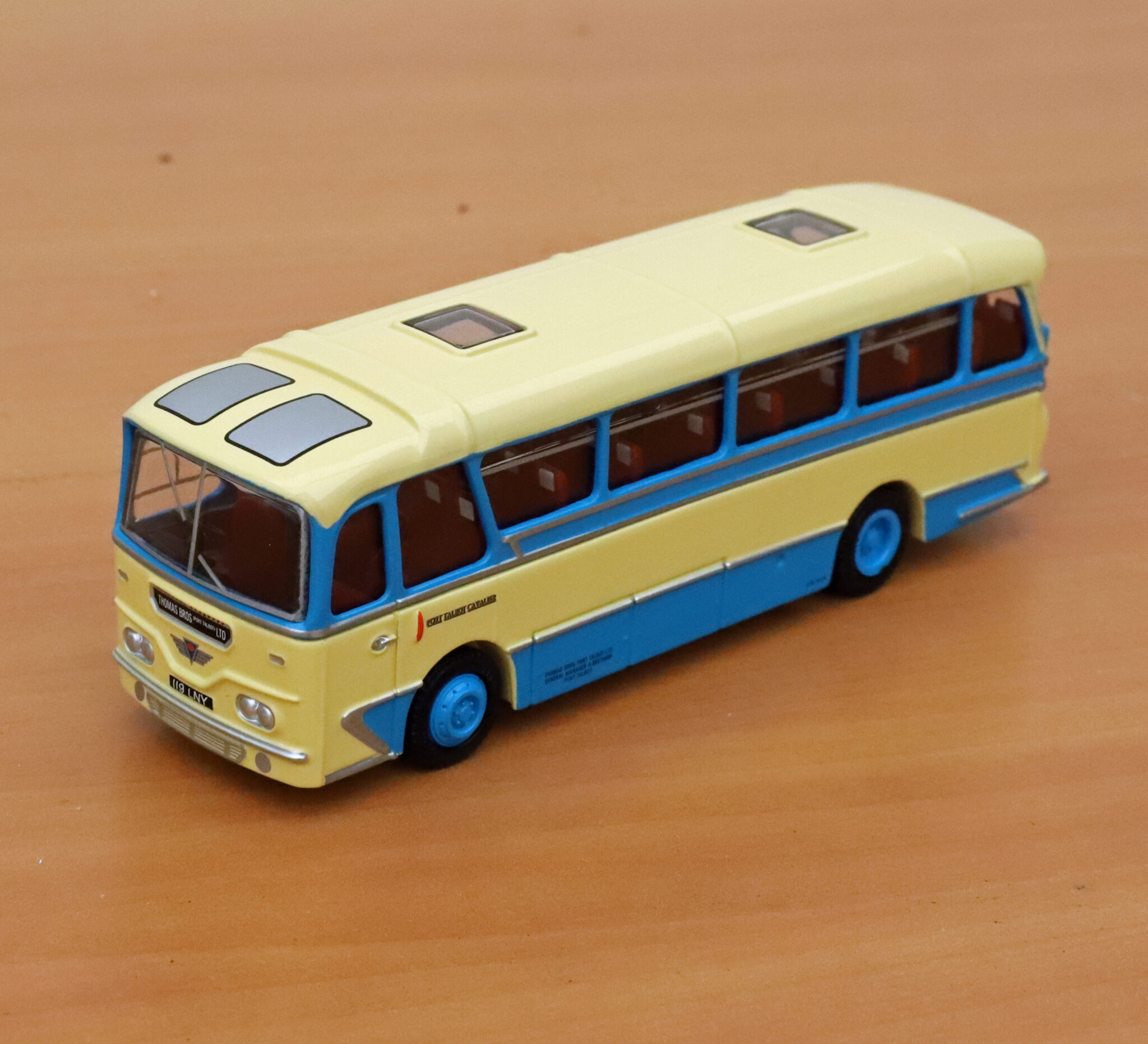 Bus model 12117: Thomas Bros Harrington Cavalier coach (119 LNY), 1:76 ...