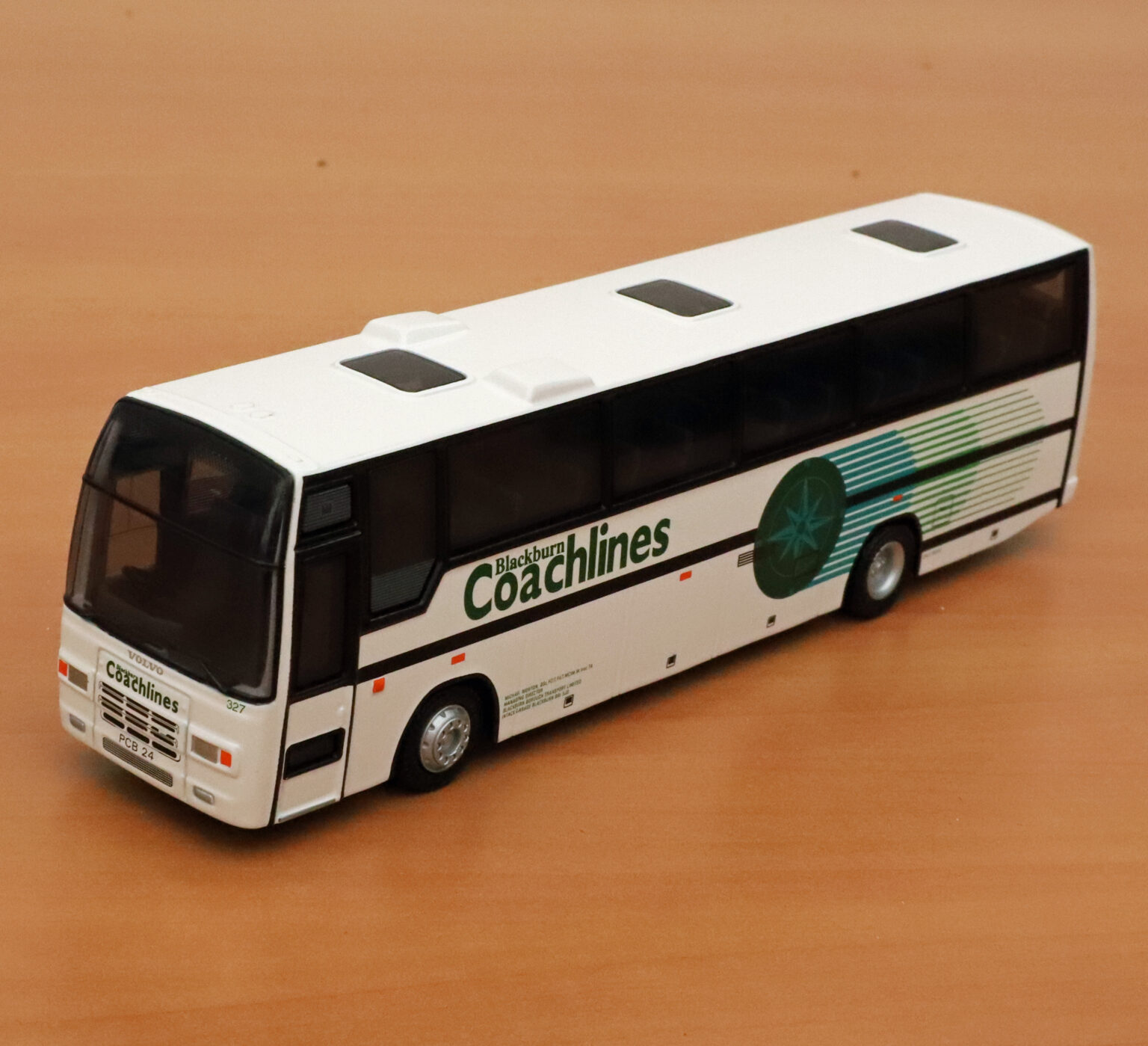 Bus model 26615: Blackburn Coachlines, Plaxton Paramount, 1:76 scale ...