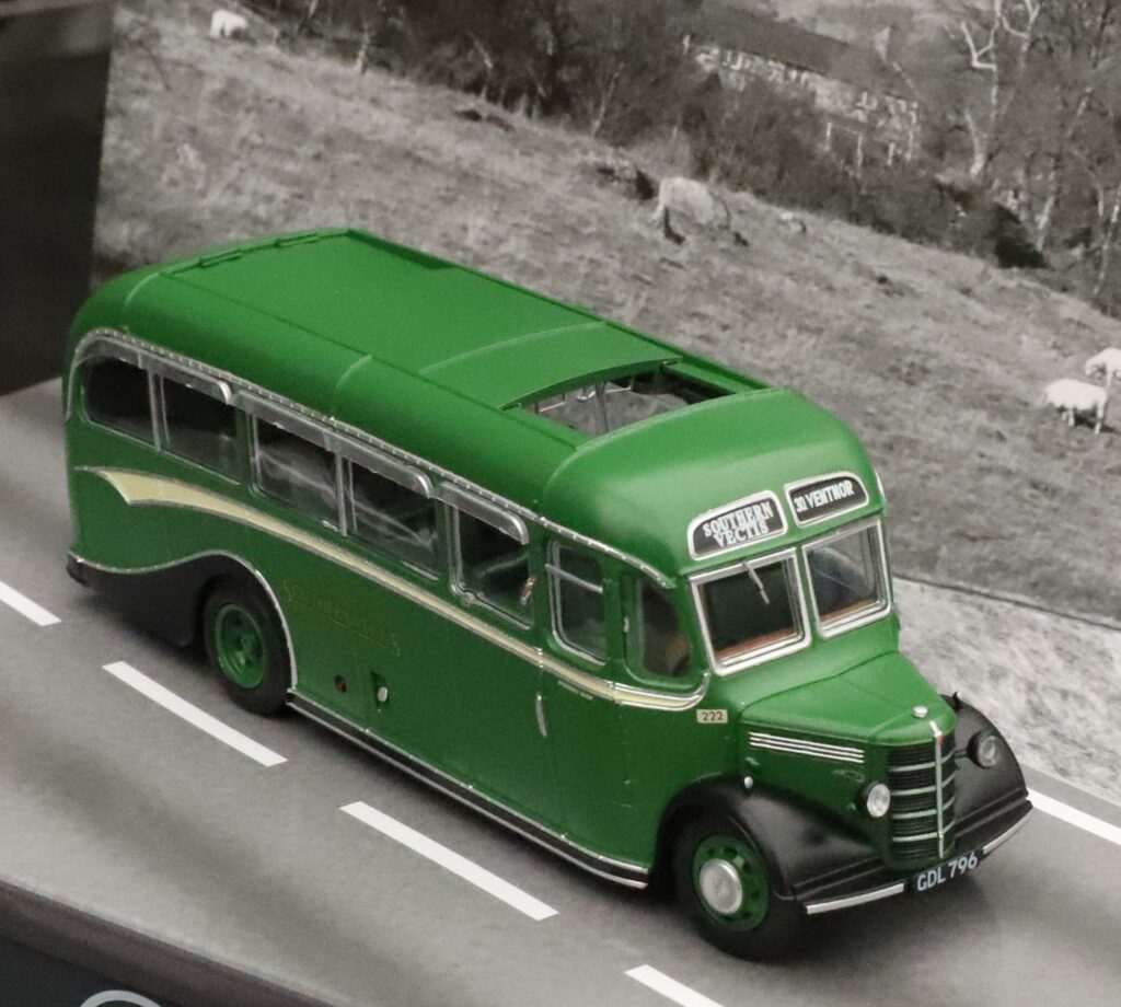 Bedford OB Southern Vectis - a highly detailed model by Rapido 1:76 ...